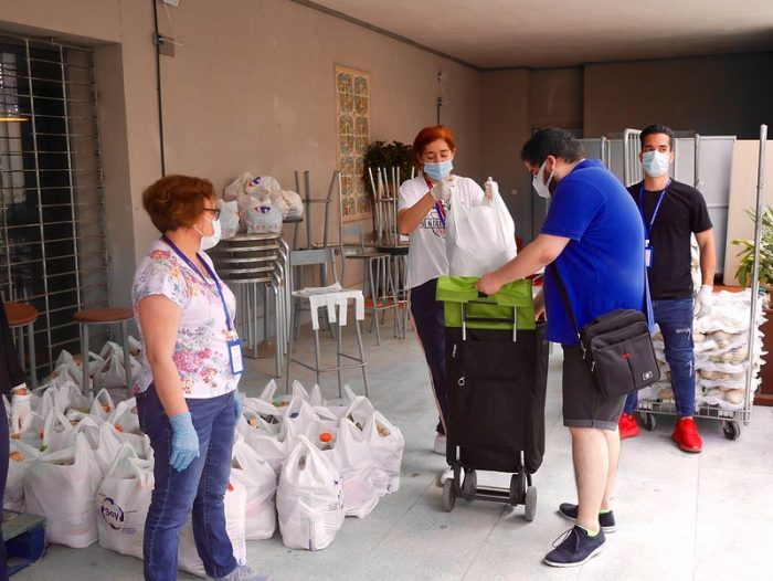 Continuamos con el reparto de alimentos - Centro Social Parroquia San ...